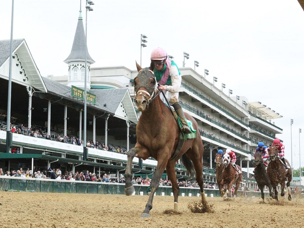 Into Mischief's Fulsome rolls in Matt Winn S. (G3) - Spendthrift - A ...